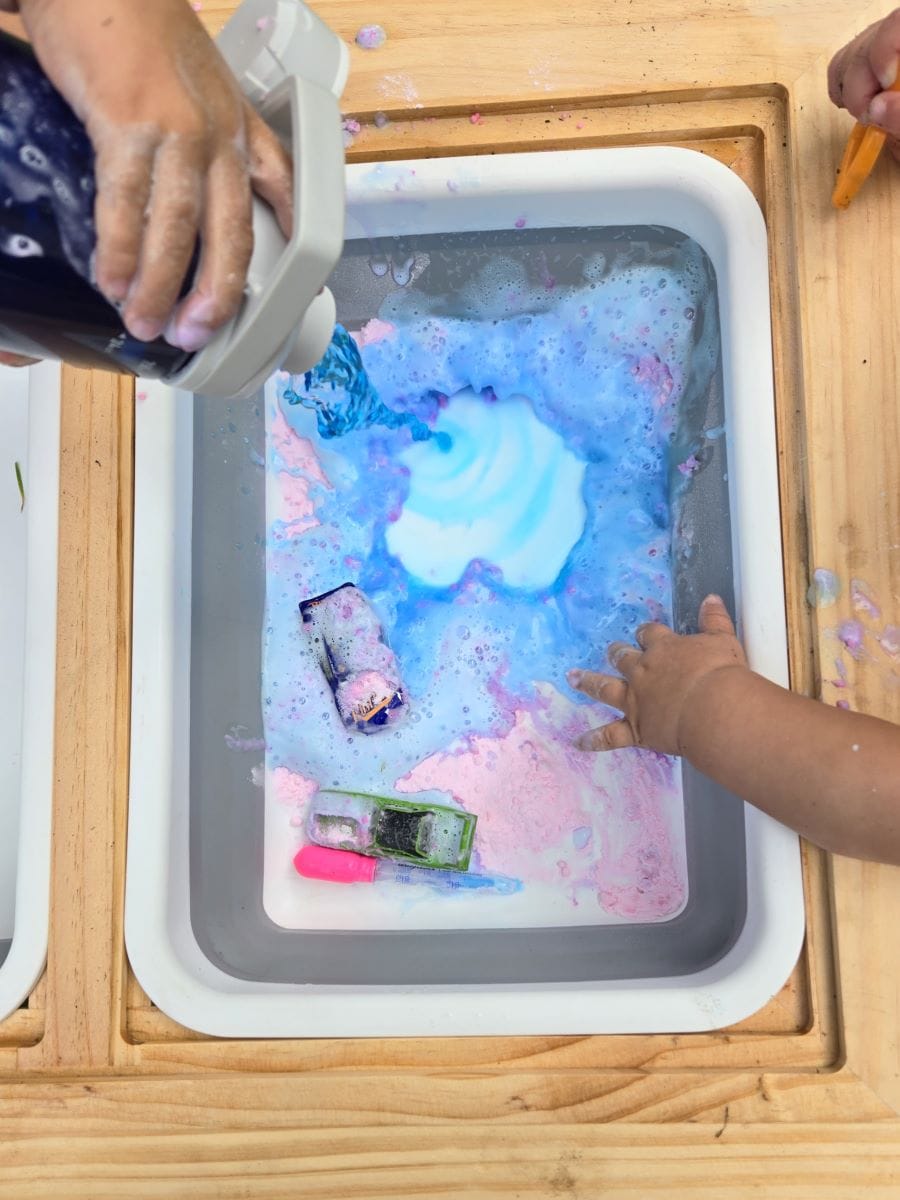 Sensory Play with Baking Soda and Vinegar Science