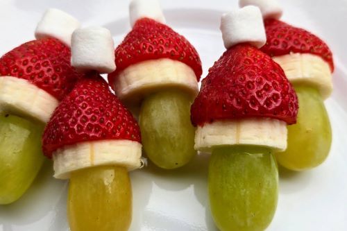 Grinch Grapes (Grinch Kabobs) – An Easy Holiday Snack Kids Can Help Make